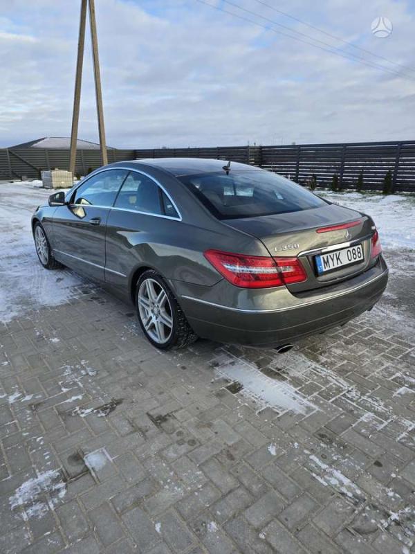 Zaļš Mercedes-Benz E 350 2010 Viļņa, ar dzinēja tilpumu 3.00 L un nobraukumu 399 tūkst. km par 8500 €, foto 6 vietnē AUTOMOTO.COM.LV