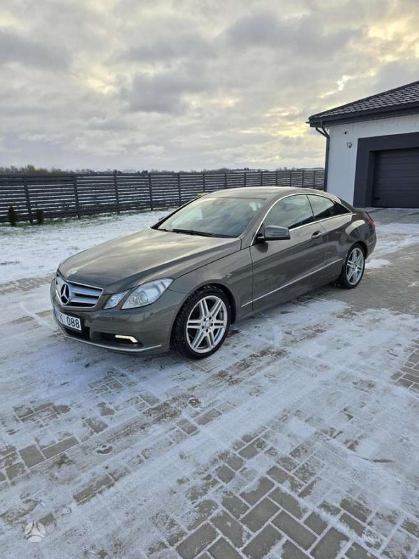 Zaļš Mercedes-Benz E 350 2010 Viļņa, ar dzinēja tilpumu 3.00 L un nobraukumu 399 tūkst. km par 8500 €, foto 7 vietnē AUTOMOTO.COM.LV