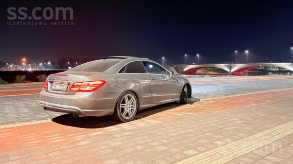 Green Mercedes-Benz E 350 2010 in Jelgava, with an engine capacity of 3.00 L and mileage of 409 thousand km for 6500 €, photo 2 on AUTOMOTO.COM.LV