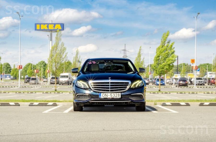Green Mercedes-Benz E 350 2016 in Riga, with an engine capacity of 2.00 L and mileage of 156 thousand km for 20990 €, photo 4 on AUTOMOTO.COM.LV