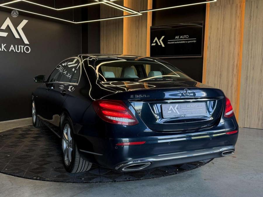 Green Mercedes-Benz E 350 2018 in Kaunas, with an engine capacity of 1.99 L and mileage of 146 thousand km for 19990 €, photo 10 on AUTOMOTO.COM.LV