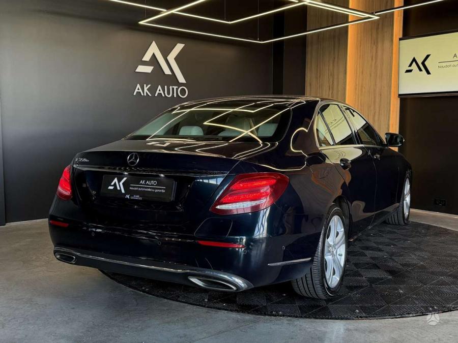 Green Mercedes-Benz E 350 2018 in Kaunas, with an engine capacity of 1.99 L and mileage of 146 thousand km for 19990 €, photo 12 on AUTOMOTO.COM.LV