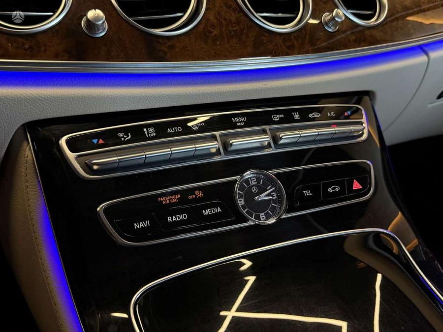 Green Mercedes-Benz E 350 2018 in Kaunas, with an engine capacity of 1.99 L and mileage of 146 thousand km for 19990 €, photo 23 on AUTOMOTO.COM.LV