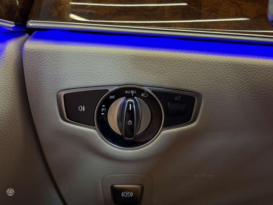 Green Mercedes-Benz E 350 2018 in Kaunas, with an engine capacity of 1.99 L and mileage of 146 thousand km for 19990 €, photo 25 on AUTOMOTO.COM.LV