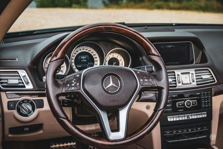 Grey Mercedes-Benz E 350 2014 in Kaunas, with an engine capacity of 3.50 L and mileage of 191 thousand km for 14200 €, photo 17 on AUTOMOTO.COM.LV