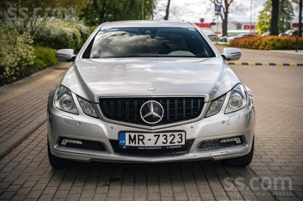 Grey Mercedes-Benz E 350 2009 in Riga, with an engine capacity of 3.50 L and mileage of 228 thousand km for 5990 €, photo 2 on AUTOMOTO.COM.LV