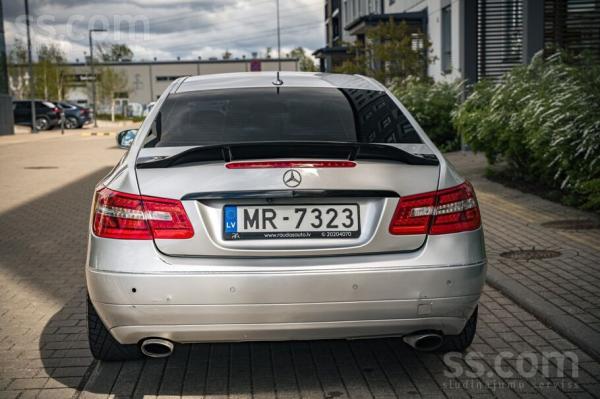 Grey Mercedes-Benz E 350 2009 in Riga, with an engine capacity of 3.50 L and mileage of 228 thousand km for 5990 €, photo 5 on AUTOMOTO.COM.LV