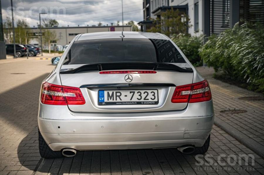 Grey Mercedes-Benz E 350 2009 in Riga, with an engine capacity of 3.50 L and mileage of 228 thousand km for 5990 €, photo 5 on AUTOMOTO.COM.LV