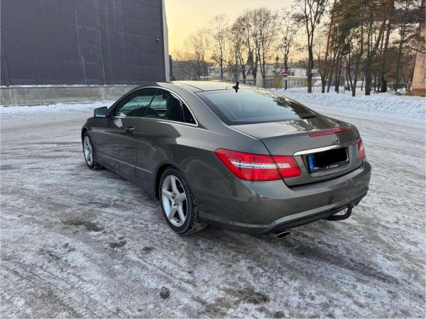 Pelēks Mercedes-Benz E 350 2009 Kauņa, ar dzinēja tilpumu 2.99 L un nobraukumu 247 tūkst. km par 7700 €, foto 4 vietnē AUTOMOTO.COM.LV