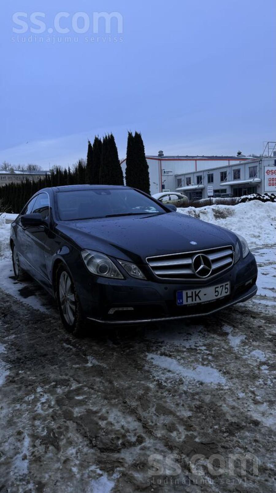 Pelēks Mercedes-Benz E 350 2009 Rīga, ar dzinēja tilpumu 3.00 L un nobraukumu 372 tūkst. km par 9000 €, foto 5 vietnē AUTOMOTO.COM.LV