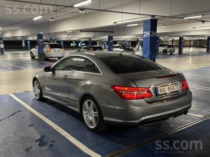 Grey Mercedes-Benz E 350 2009 in Riga, with an engine capacity of 3.00 L and mileage of 293 thousand km for 8700 €, photo 3 on AUTOMOTO.COM.LV