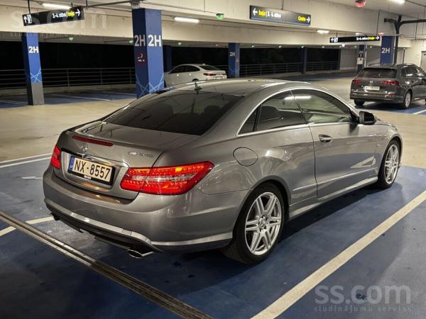 Grey Mercedes-Benz E 350 2009 in Riga, with an engine capacity of 3.00 L and mileage of 293 thousand km for 8700 €, photo 3 on AUTOMOTO.COM.LV