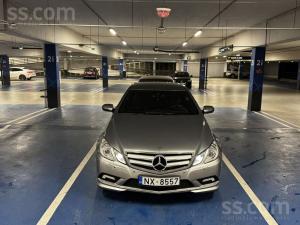 Grey Mercedes-Benz E 350 2009 in Riga, with an engine capacity of 3.00 L and mileage of 293 thousand km for 8700 €, photo 6 on AUTOMOTO.COM.LV