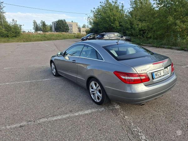 Pelēks Mercedes-Benz E 350 2009 Viļņa, ar dzinēja tilpumu 2.99 L un nobraukumu 333 tūkst. km par 7900 €, foto 8 vietnē AUTOMOTO.COM.LV