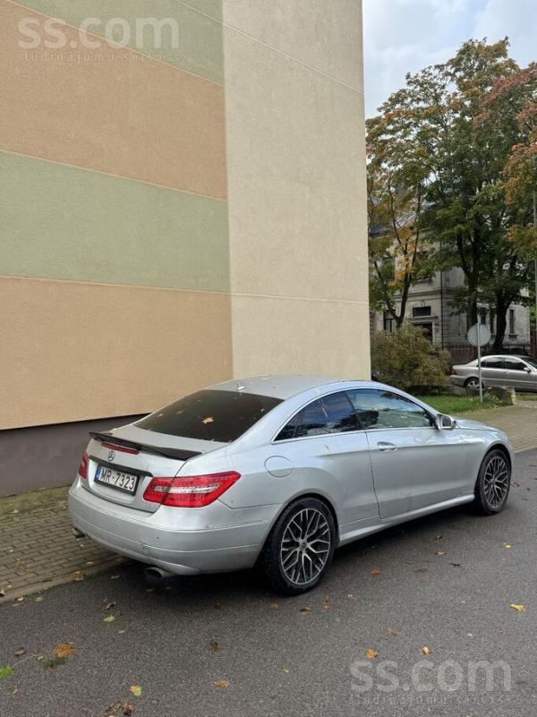 Grey Mercedes-Benz E 350 2009 in Liepaja, with an engine capacity of 3.50 L and mileage of 229 thousand km for 3400 €, photo 1 on AUTOMOTO.COM.LV