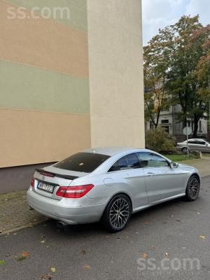 Pelēks Mercedes-Benz E 350 2009 Liepāja, ar dzinēja tilpumu 3.50 L un nobraukumu 229 tūkst. km par 3400 €, foto  vietnē AUTOMOTO.COM.LV