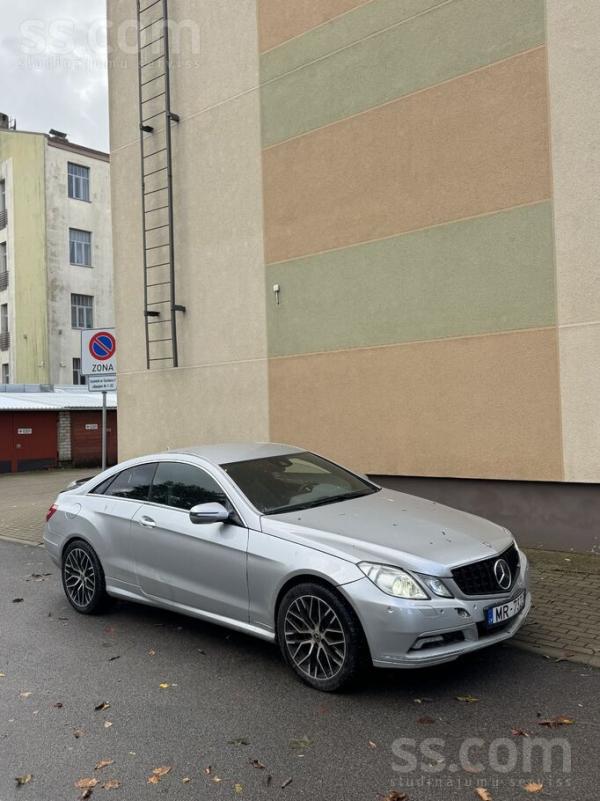 Grey Mercedes-Benz E 350 2009 in Liepaja, with an engine capacity of 3.50 L and mileage of 229 thousand km for 3400 €, photo 3 on AUTOMOTO.COM.LV