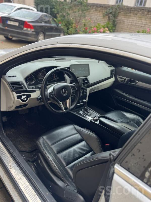 Grey Mercedes-Benz E 350 2009 in Liepaja, with an engine capacity of 3.50 L and mileage of 229 thousand km for 3400 €, photo 5 on AUTOMOTO.COM.LV