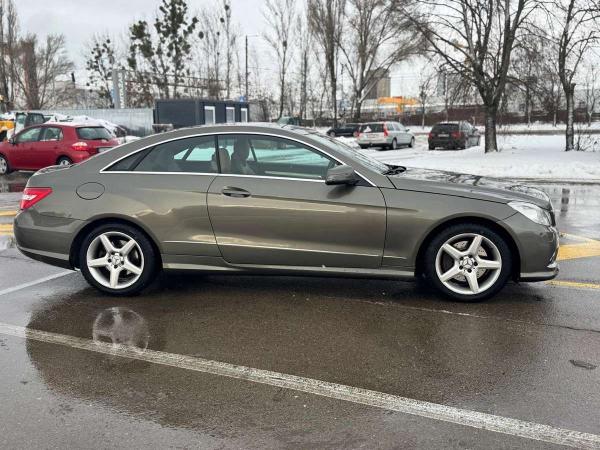 Grey Mercedes-Benz E 350 2010 in Kaunas, with an engine capacity of 2.99 L and mileage of 247 thousand km for 8300 €, photo 4 on AUTOMOTO.COM.LV