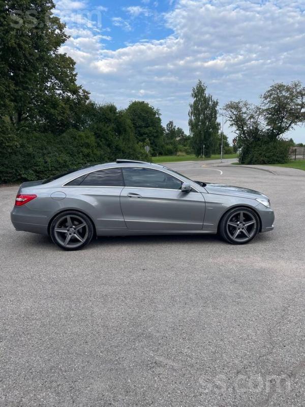 Grey Mercedes-Benz E 350 2010 in Tukums, with an engine capacity of 3.00 L and mileage of 231 thousand km for 9500 €, photo 4 on AUTOMOTO.COM.LV