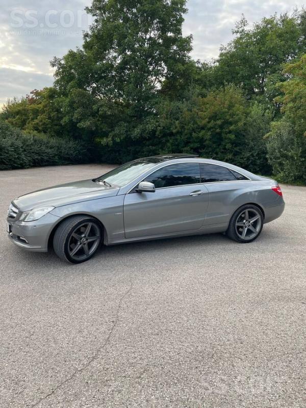 Grey Mercedes-Benz E 350 2010 in Tukums, with an engine capacity of 3.00 L and mileage of 231 thousand km for 9500 €, photo 6 on AUTOMOTO.COM.LV