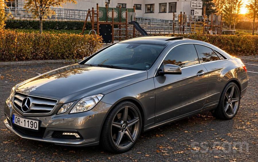 Grey Mercedes-Benz E 350 2010 in Jelgava, with an engine capacity of 3.00 L and mileage of 234 thousand km for 9550 €, photo 3 on AUTOMOTO.COM.LV