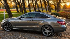 Grey Mercedes-Benz E 350 2010 in Jelgava, with an engine capacity of 3.00 L and mileage of 234 thousand km for 9550 €, photo 8 on AUTOMOTO.COM.LV