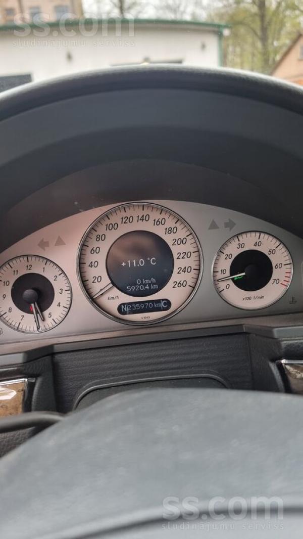 Grey Mercedes-Benz E 350 2005 in Riga, with an engine capacity of 3.50 L and mileage of 236 thousand km for 5200 €, photo 7 on AUTOMOTO.COM.LV
