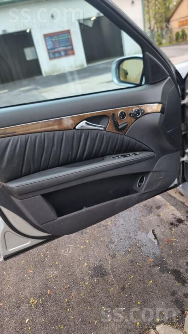 Grey Mercedes-Benz E 350 2005 in Riga, with an engine capacity of 3.50 L and mileage of 236 thousand km for 5200 €, photo 8 on AUTOMOTO.COM.LV