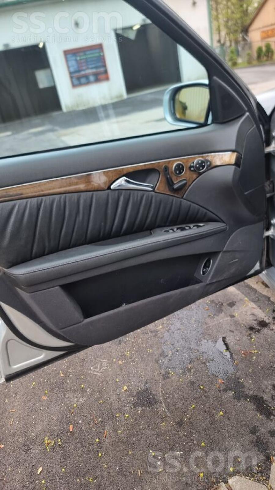 Pelēks Mercedes-Benz E 350 2005 Rīga, ar dzinēja tilpumu 3.50 L un nobraukumu 236 tūkst. km par 5200 €, foto 9 vietnē AUTOMOTO.COM.LV