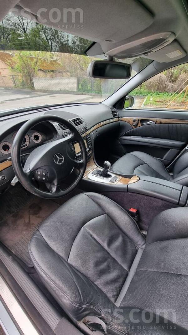 Grey Mercedes-Benz E 350 2005 in Riga, with an engine capacity of 3.50 L and mileage of 236 thousand km for 5200 €, photo 10 on AUTOMOTO.COM.LV