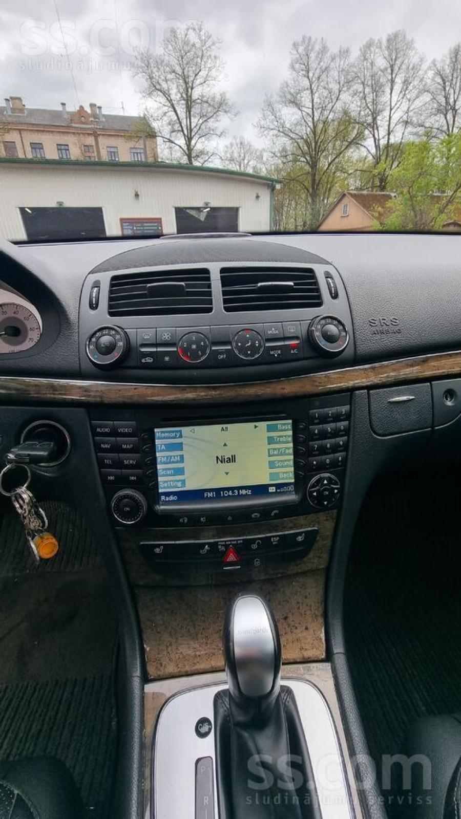 Pelēks Mercedes-Benz E 350 2005 Rīga, ar dzinēja tilpumu 3.50 L un nobraukumu 236 tūkst. km par 5200 €, foto 12 vietnē AUTOMOTO.COM.LV