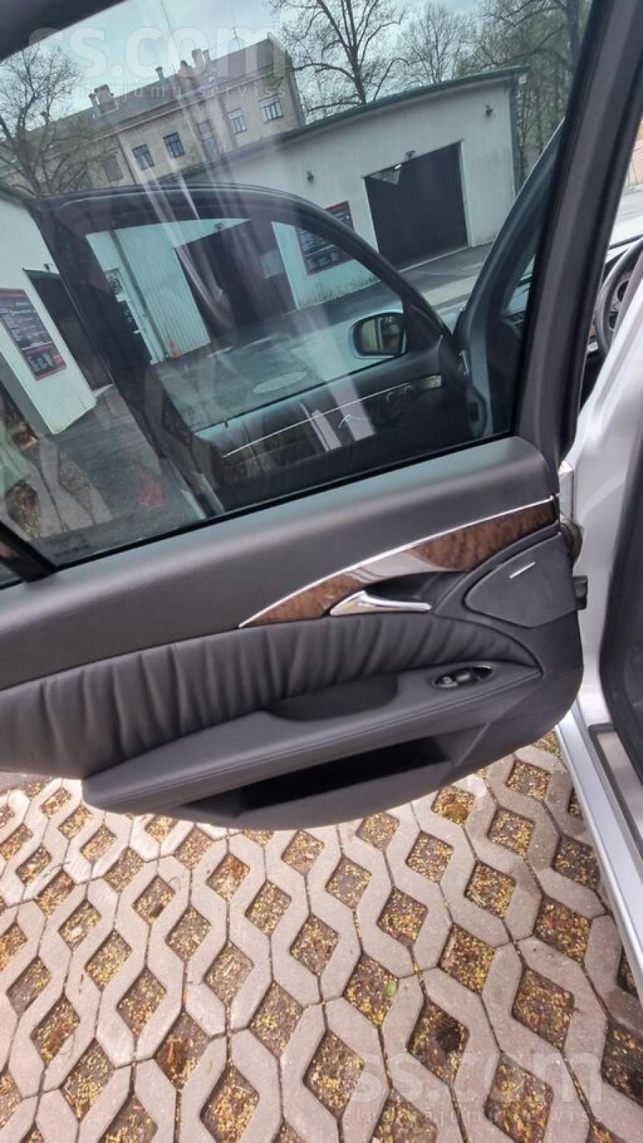 Pelēks Mercedes-Benz E 350 2005 Rīga, ar dzinēja tilpumu 3.50 L un nobraukumu 236 tūkst. km par 5200 €, foto 18 vietnē AUTOMOTO.COM.LV