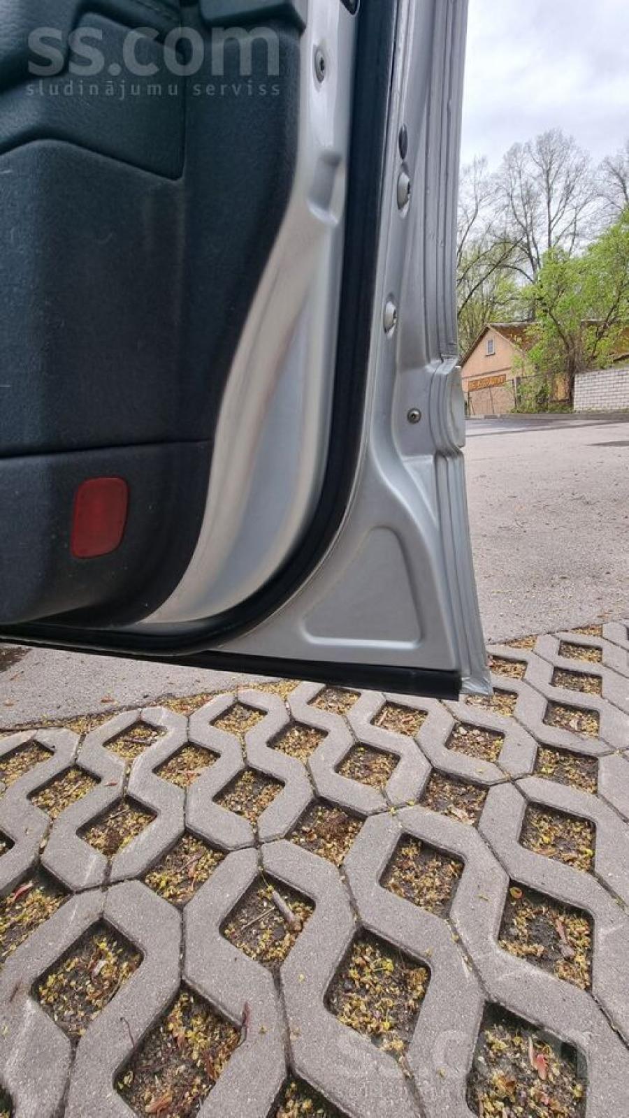 Pelēks Mercedes-Benz E 350 2005 Rīga, ar dzinēja tilpumu 3.50 L un nobraukumu 236 tūkst. km par 5200 €, foto 25 vietnē AUTOMOTO.COM.LV