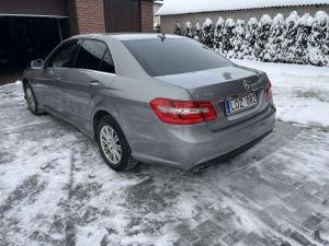 Grey Mercedes-Benz E 350 2009 in Alytus, with an engine capacity of 2.99 L and mileage of 285 thousand km for 7000 €, photo 2 on AUTOMOTO.COM.LV