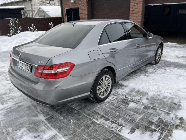 Grey Mercedes-Benz E 350 2009 in Alytus, with an engine capacity of 2.99 L and mileage of 285 thousand km for 7000 €, photo 3 on AUTOMOTO.COM.LV