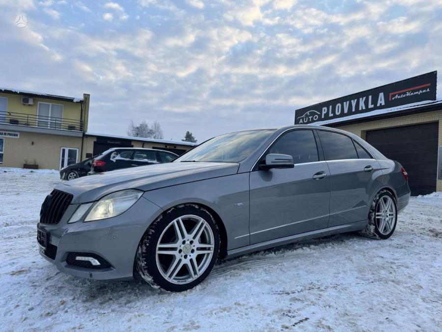 Grey Mercedes-Benz E 350 2009 in Utena, with an engine capacity of 2.99 L and mileage of 302 thousand km for 5850 €, photo 2 on AUTOMOTO.COM.LV