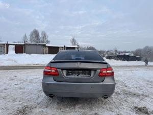 Grey Mercedes-Benz E 350 2009 in Utena, with an engine capacity of 2.99 L and mileage of 302 thousand km for 5850 €, photo 4 on AUTOMOTO.COM.LV