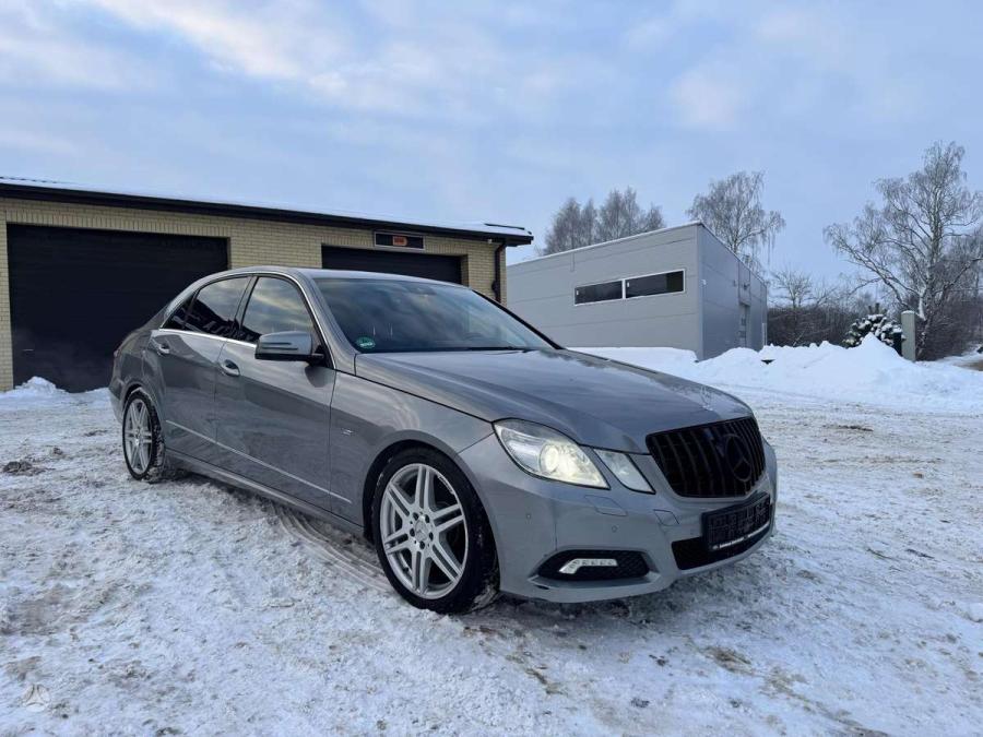 Grey Mercedes-Benz E 350 2009 in Utena, with an engine capacity of 2.99 L and mileage of 302 thousand km for 5850 €, photo 5 on AUTOMOTO.COM.LV