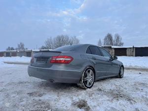 Grey Mercedes-Benz E 350 2009 in Utena, with an engine capacity of 2.99 L and mileage of 302 thousand km for 5850 €, photo 6 on AUTOMOTO.COM.LV