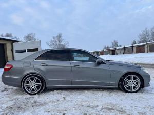 Grey Mercedes-Benz E 350 2009 in Utena, with an engine capacity of 2.99 L and mileage of 302 thousand km for 5850 €, photo 7 on AUTOMOTO.COM.LV