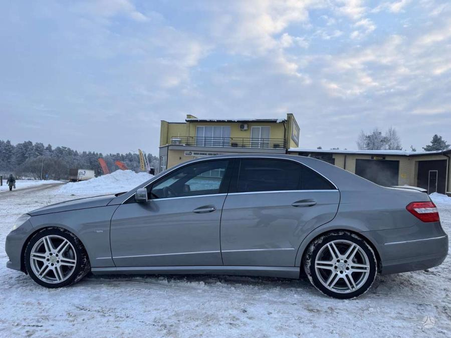 Grey Mercedes-Benz E 350 2009 in Utena, with an engine capacity of 2.99 L and mileage of 302 thousand km for 5850 €, photo 8 on AUTOMOTO.COM.LV