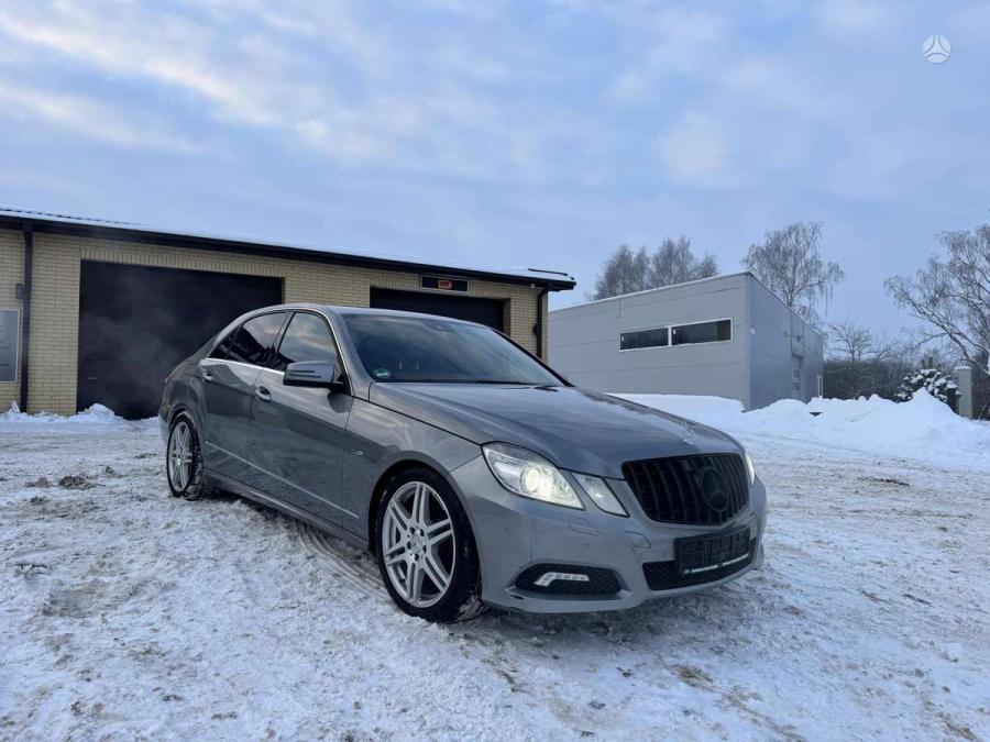 Grey Mercedes-Benz E 350 2009 in Utena, with an engine capacity of 2.99 L and mileage of 302 thousand km for 5850 €, photo 11 on AUTOMOTO.COM.LV