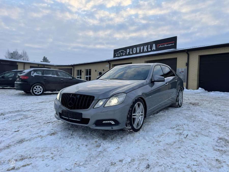 Grey Mercedes-Benz E 350 2009 in Utena, with an engine capacity of 2.99 L and mileage of 302 thousand km for 5850 €, photo 14 on AUTOMOTO.COM.LV