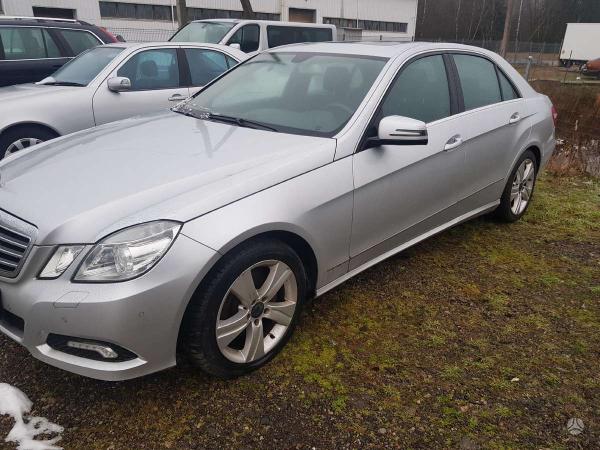 Pelēks Mercedes-Benz E 350 2009 Radviliškis, ar dzinēja tilpumu 3.50 L un nobraukumu 271 tūkst. km par 3300 €, foto 4 vietnē AUTOMOTO.COM.LV