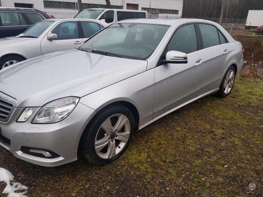 Pelēks Mercedes-Benz E 350 2009 Radviliškis, ar dzinēja tilpumu 3.50 L un nobraukumu 271 tūkst. km par 3300 €, foto 4 vietnē AUTOMOTO.COM.LV