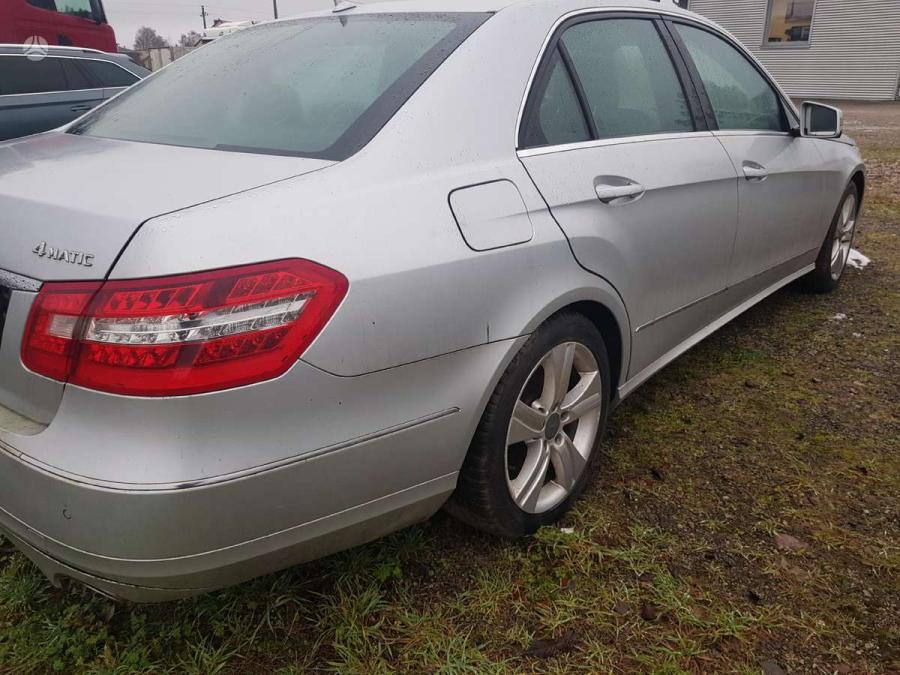 Pelēks Mercedes-Benz E 350 2009 Radviliškis, ar dzinēja tilpumu 3.50 L un nobraukumu 271 tūkst. km par 3300 €, foto 5 vietnē AUTOMOTO.COM.LV