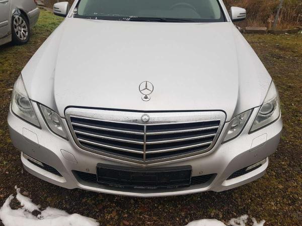Pelēks Mercedes-Benz E 350 2009 Radviliškis, ar dzinēja tilpumu 3.50 L un nobraukumu 271 tūkst. km par 3300 €, foto 7 vietnē AUTOMOTO.COM.LV