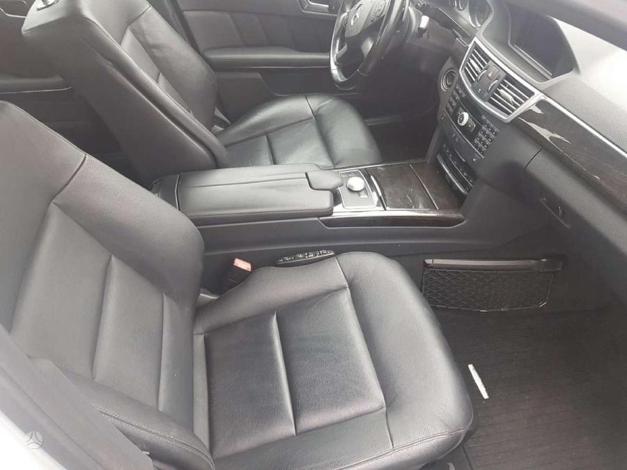 Pelēks Mercedes-Benz E 350 2009 Radviliškis, ar dzinēja tilpumu 3.50 L un nobraukumu 271 tūkst. km par 3300 €, foto 13 vietnē AUTOMOTO.COM.LV