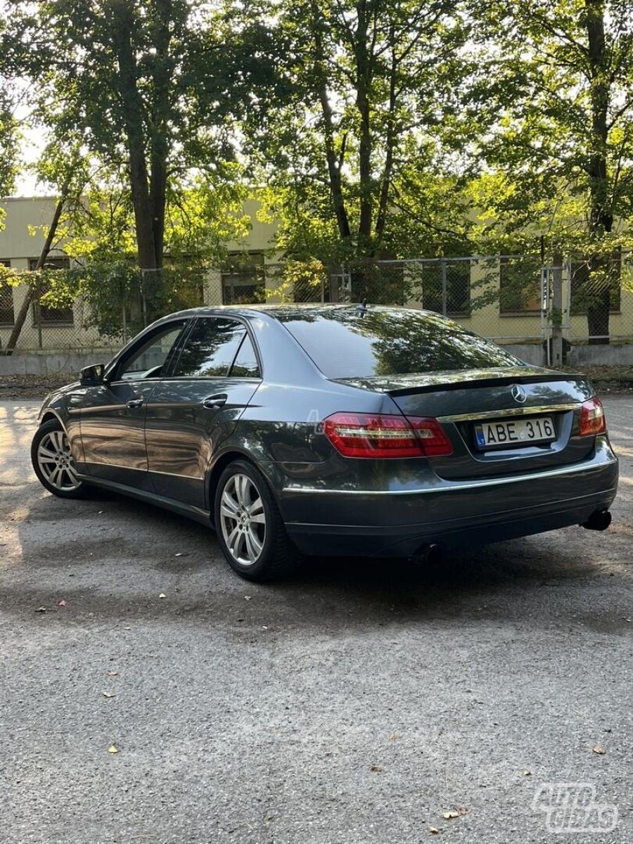 Grey Mercedes-Benz E 350 2009 in Elektrenai, with an engine capacity of 3.00 L and mileage of 289 thousand km for 7500 €, photo 4 on AUTOMOTO.COM.LV